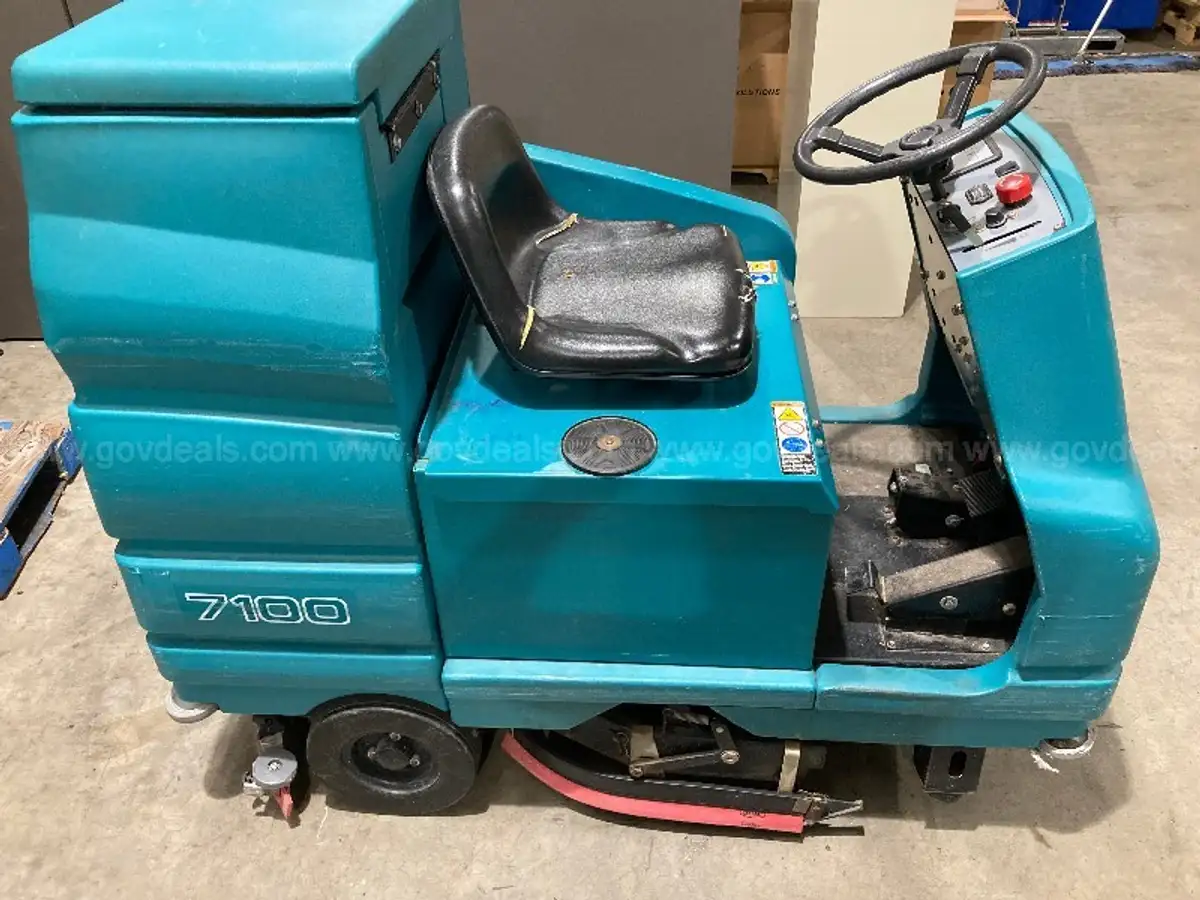 Tennant 7100 | AllSurplus