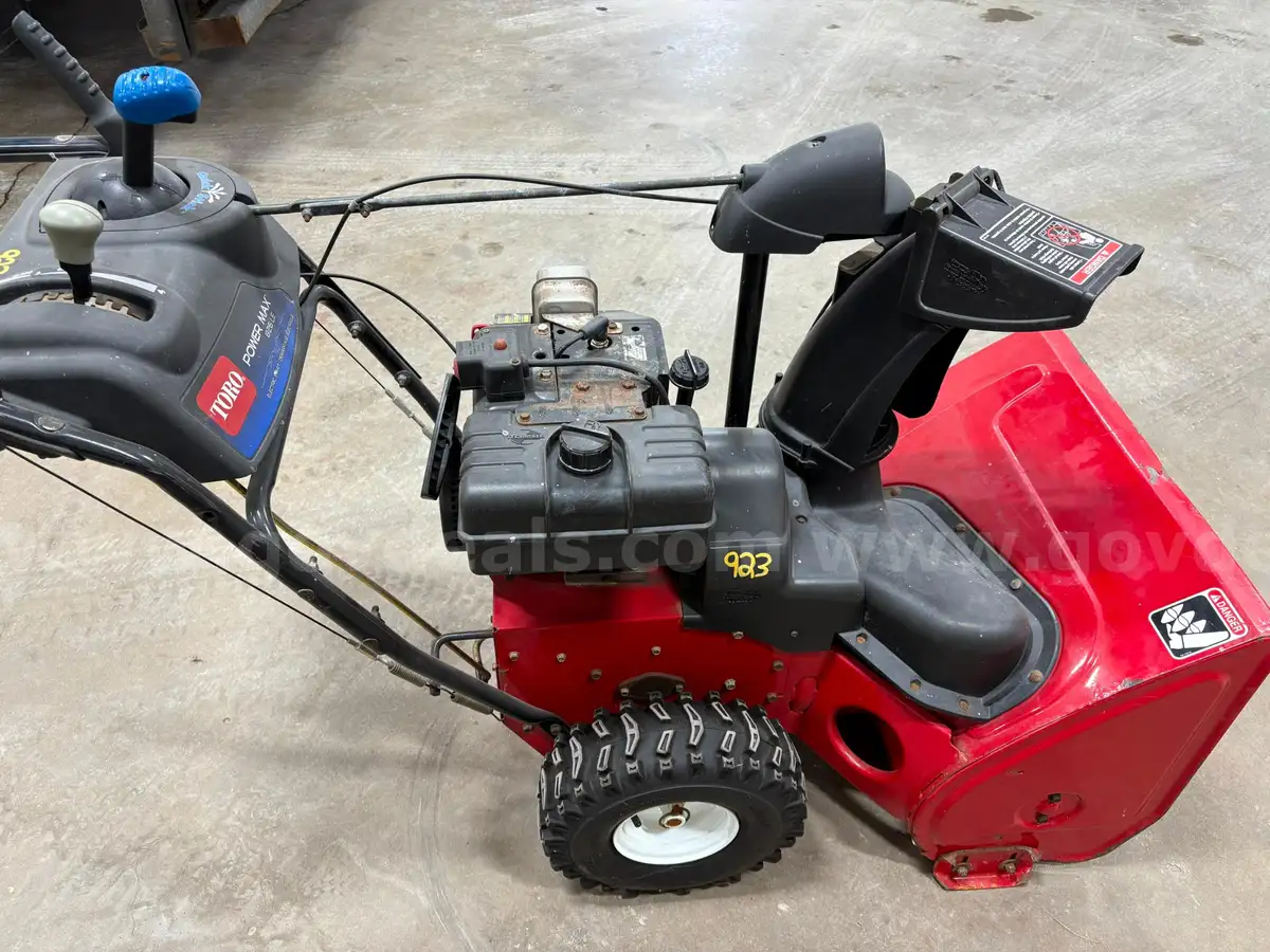 Toro Power Max 826 LE 4-cycle 2-stage snow blower | AllSurplus