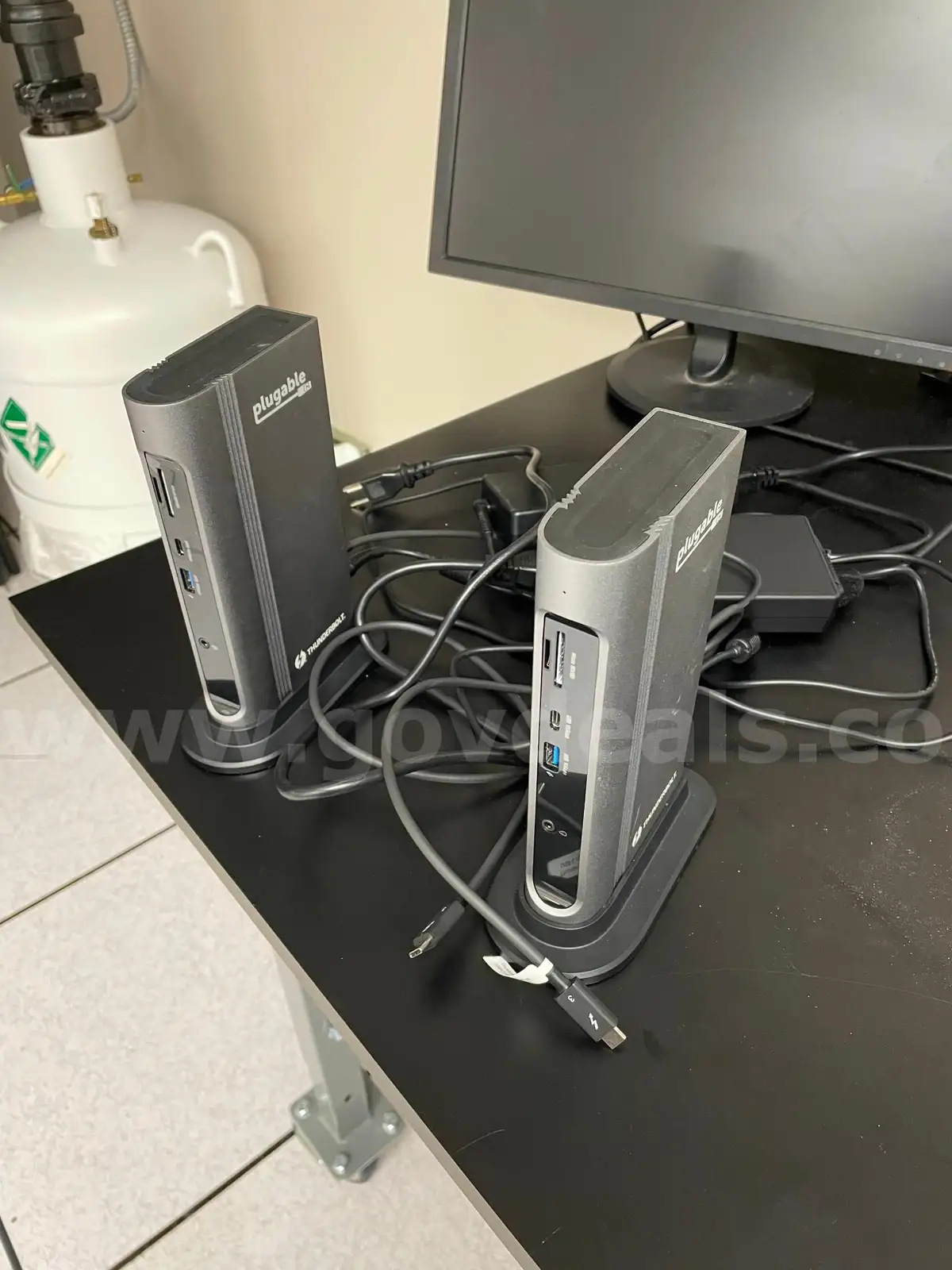 2 count of Plugable Thunderbolt 3 TBT3-UDZ Docking station | AllSurplus