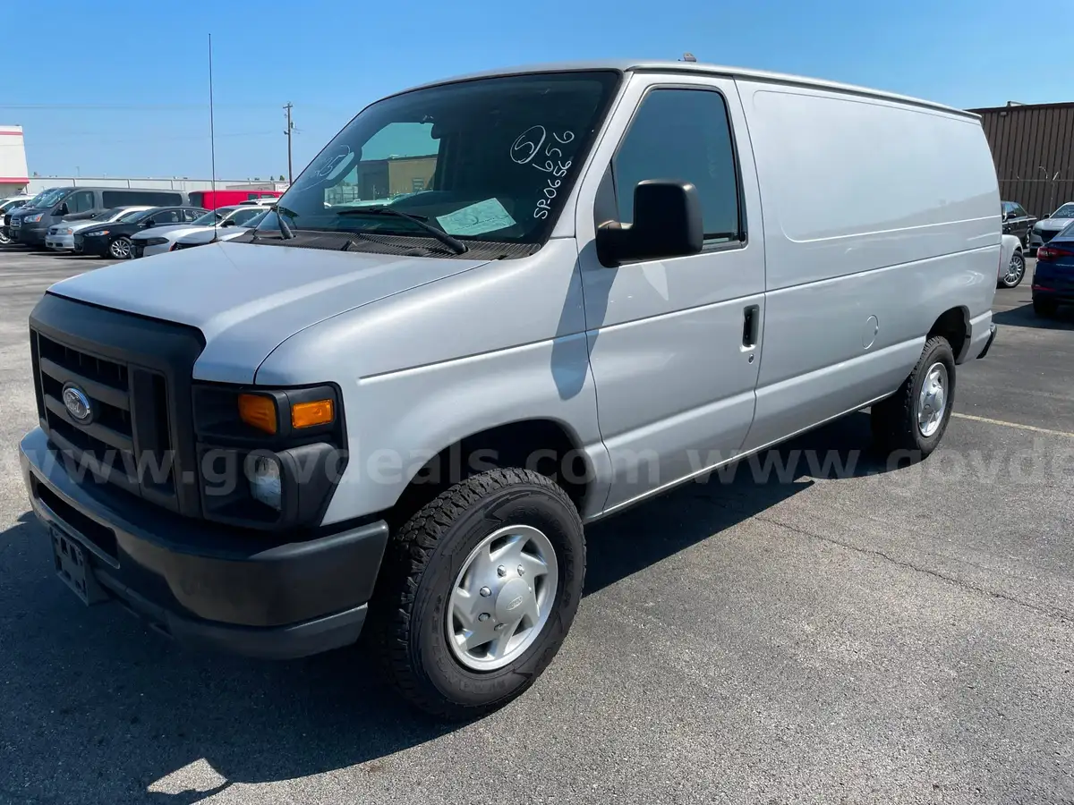 2012 Ford Econoline E-250 CARGO VAN, 4.6L V8 | GovDeals