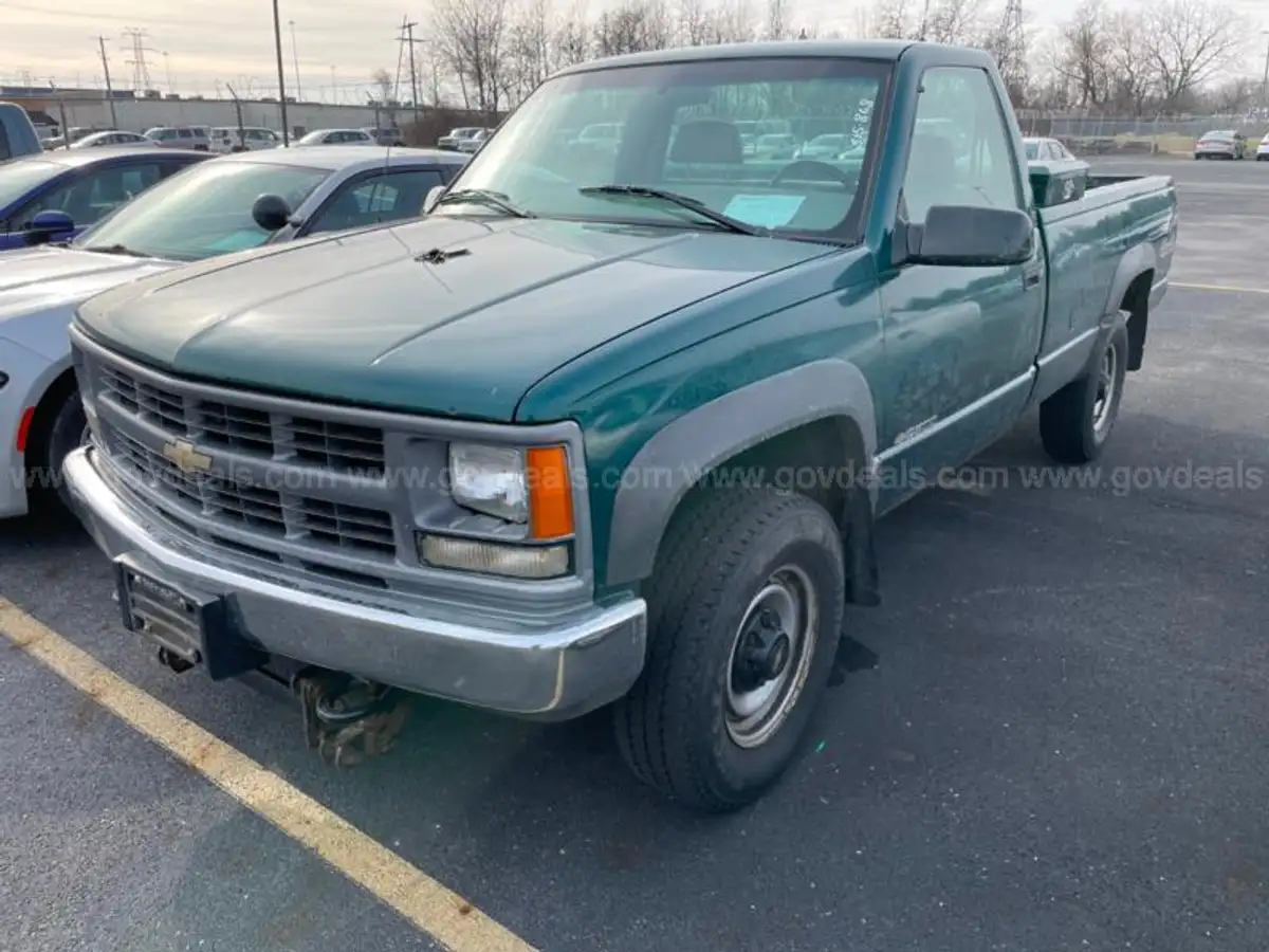 1998 Chevrolet K2500 4WD | AllSurplus
