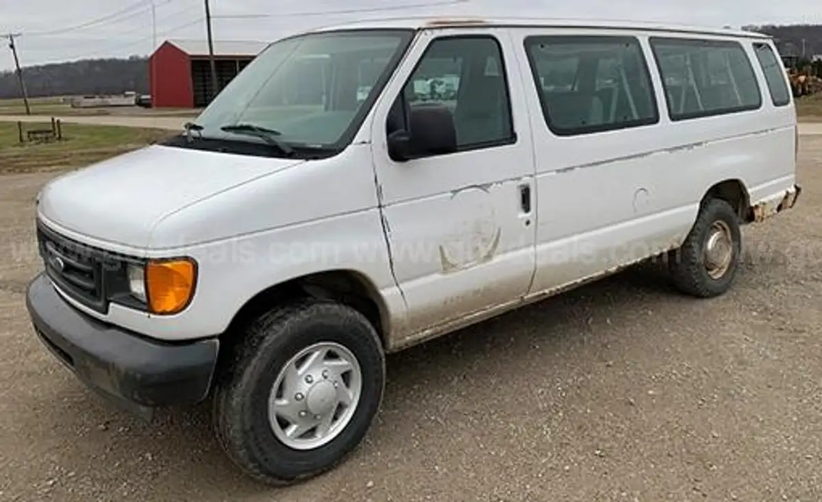 2003 Ford Econoline E350 15-Passenger Van | AllSurplus