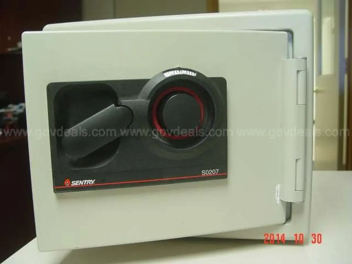 Sentry Safe/Model S0207 | GovDeals