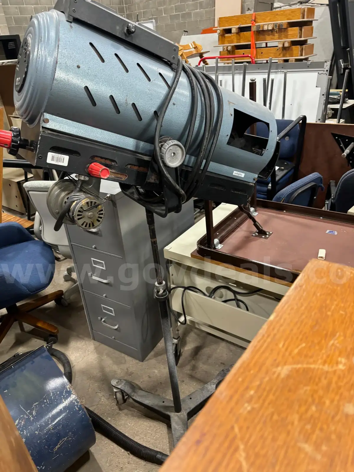 Altman ALT Spot Follow Spotlight Color Spot Floor Lamp | AllSurplus