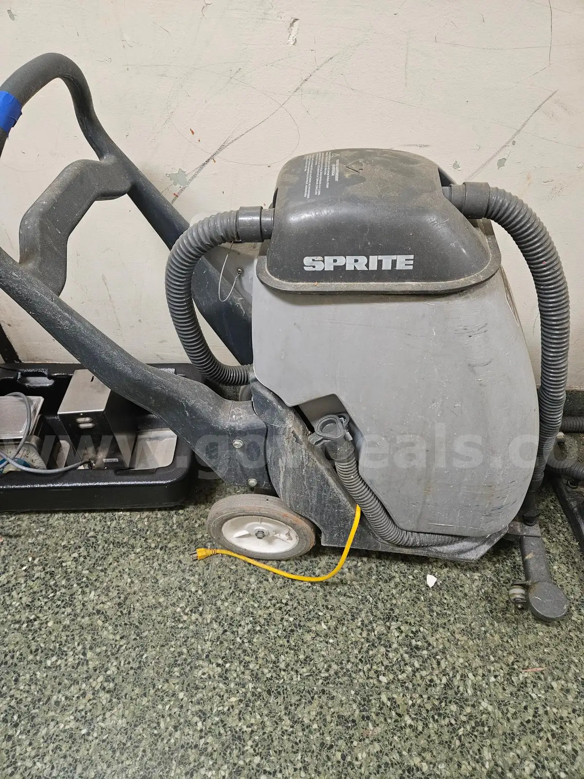 Advance Sprite Air Scoop Wet/Dry Vacuum (Set of 5) | GovDeals