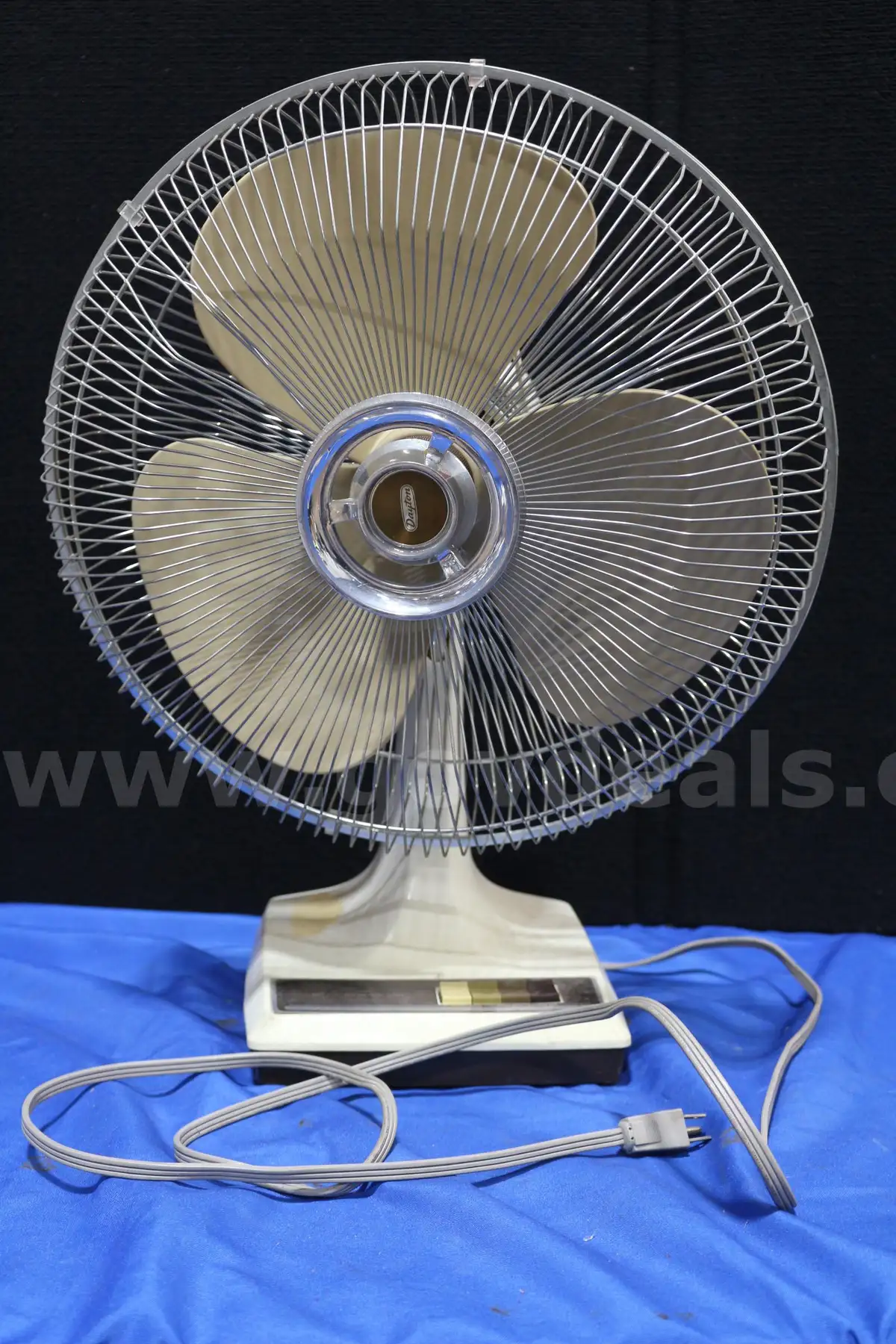 (1) Dayton 16" Oscillating Fan | AllSurplus