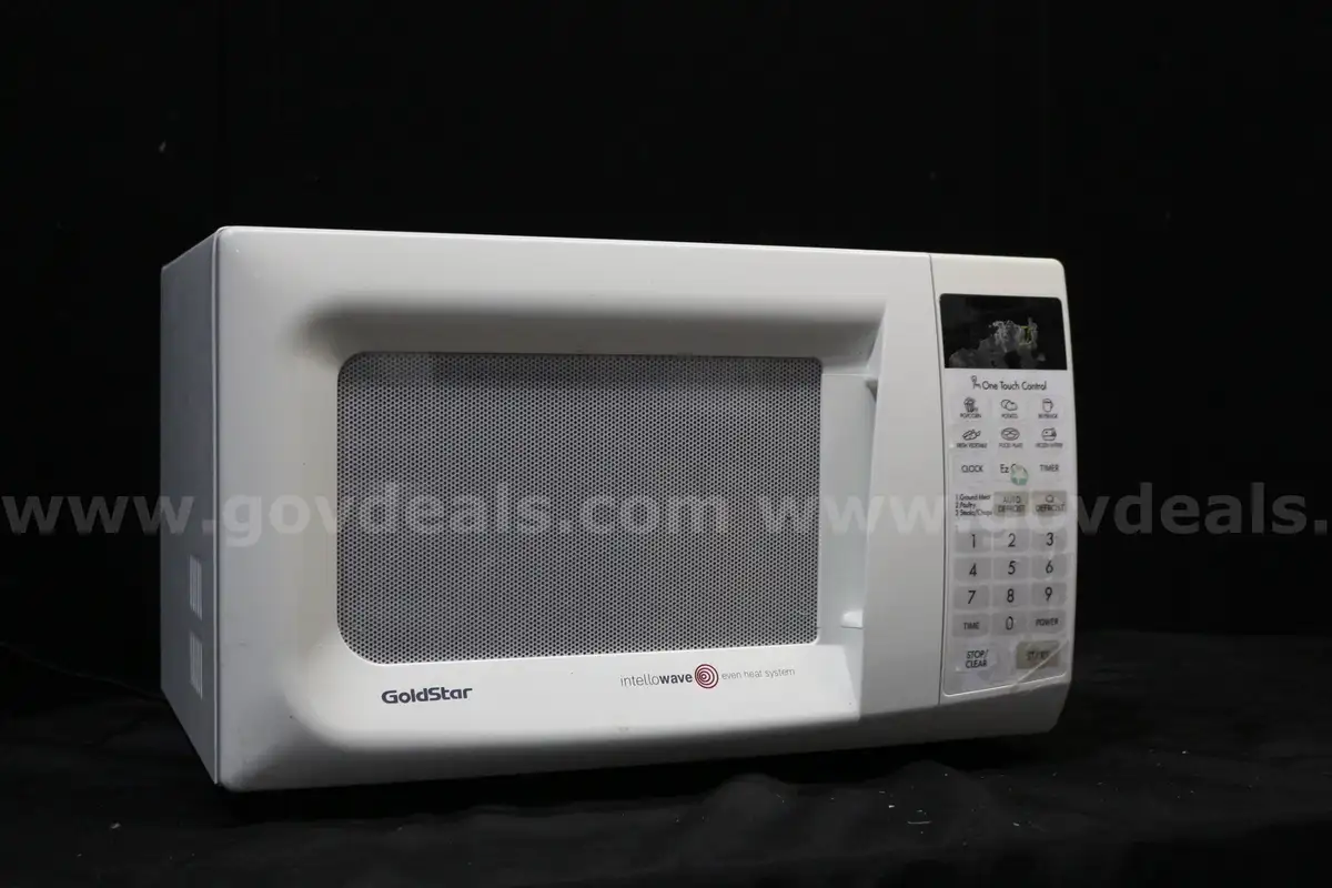 (1) Goldstar Microwave Oven | AllSurplus