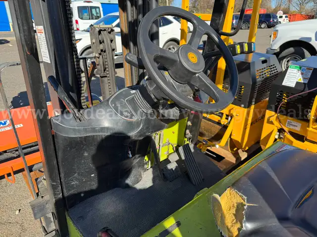 2004 Clarke TMG25 Forklift LOT374-566574-NR | GovDeals