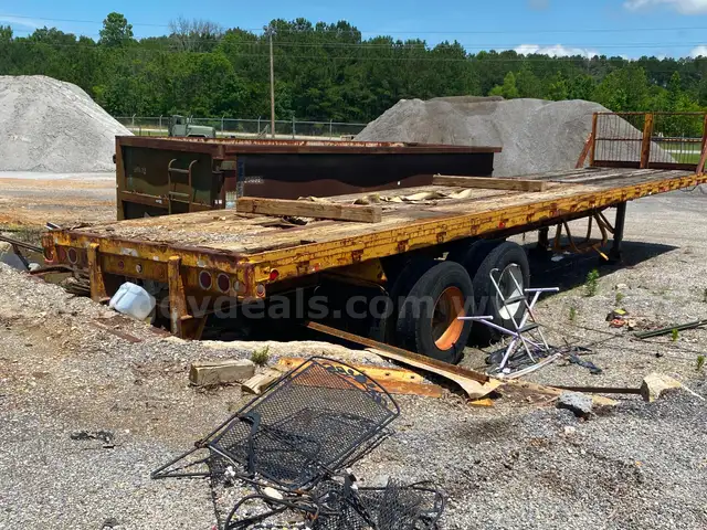 Clark flat bed trailer 1983 | AllSurplus