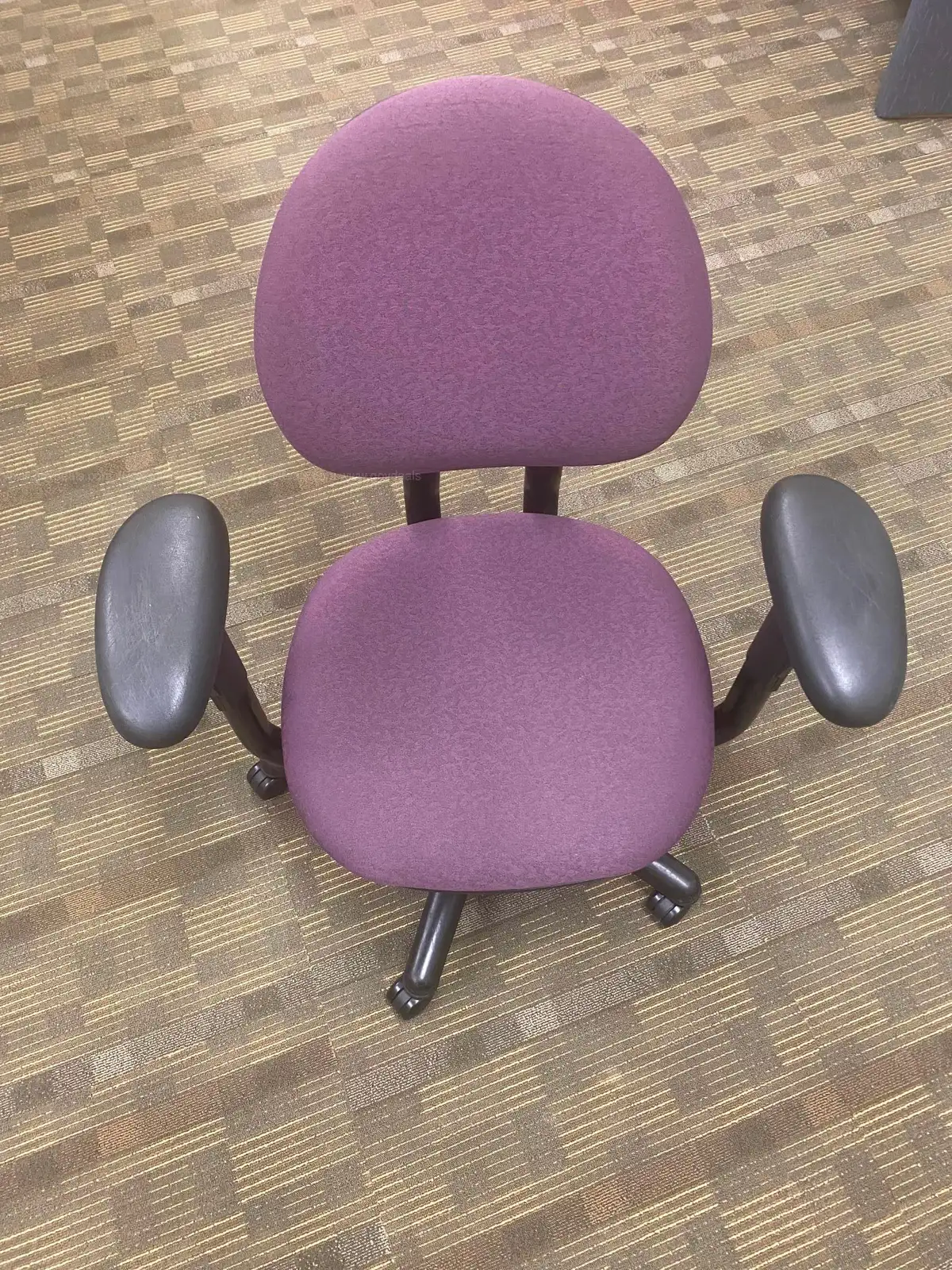 (1) Steelcase Office Chair | AllSurplus