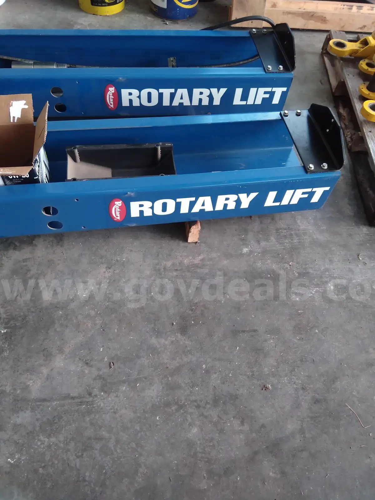 12,000 lb Rotary Vehicle Lift | GovDeals