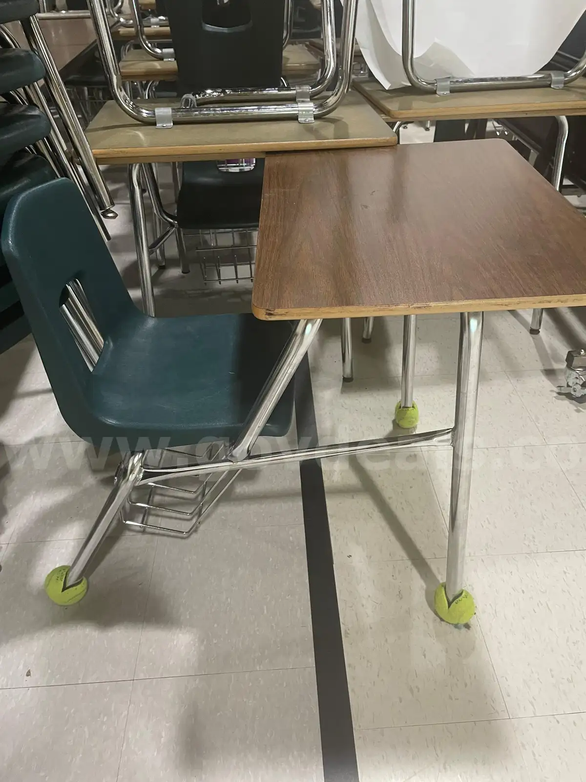 300+ Elementary school desks - larger 3rd thru 6th grade | AllSurplus