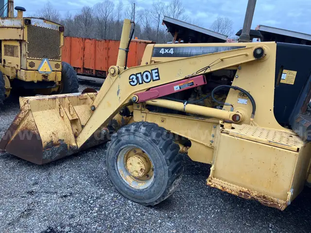 2000 JOHN DEERE 310E BACKHOE | AllSurplus