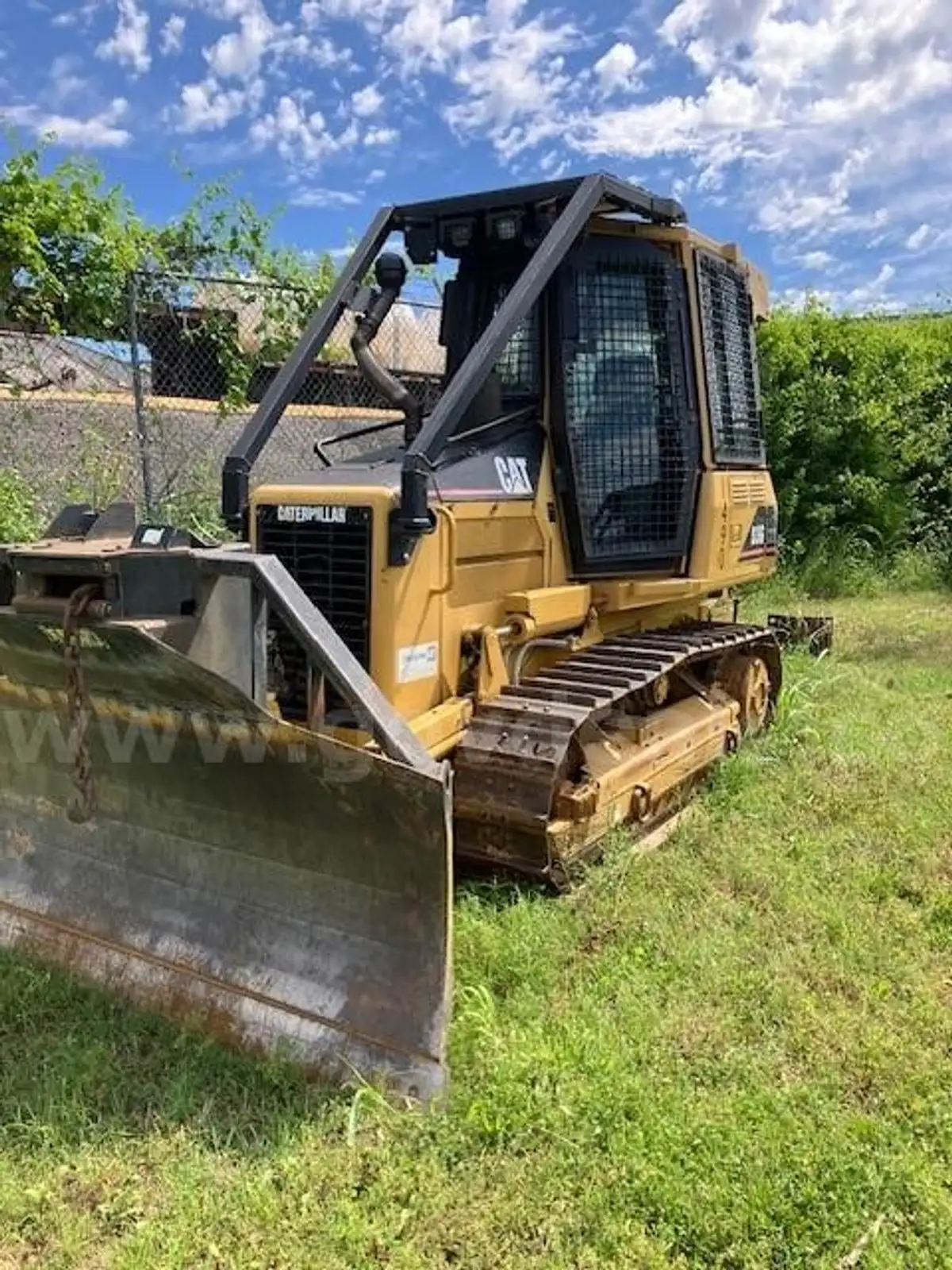 2005 CATERPILLAR D3G DOZER | AllSurplus