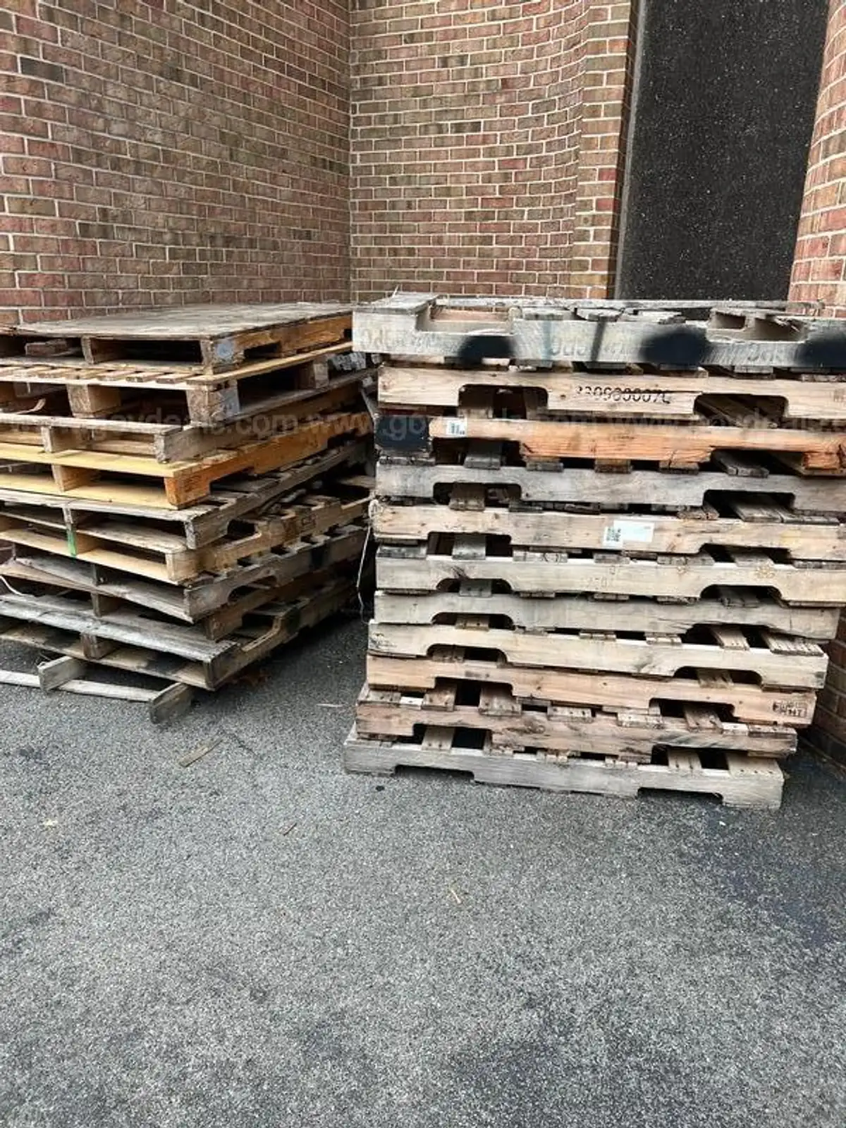 PALLETS (QTY 40) | AllSurplus