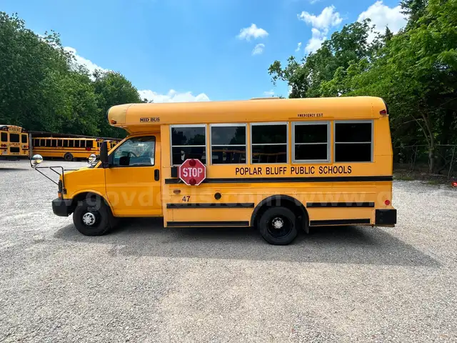 2006 Chevy Gas 6.0 Mid Bus | GovDeals