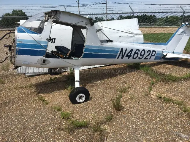 N4692P Cessna 152 salvage aircraft. | GovDeals