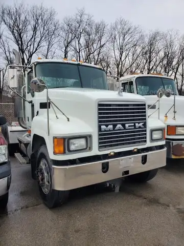 2005 Mack Semi Tractor | GovDeals