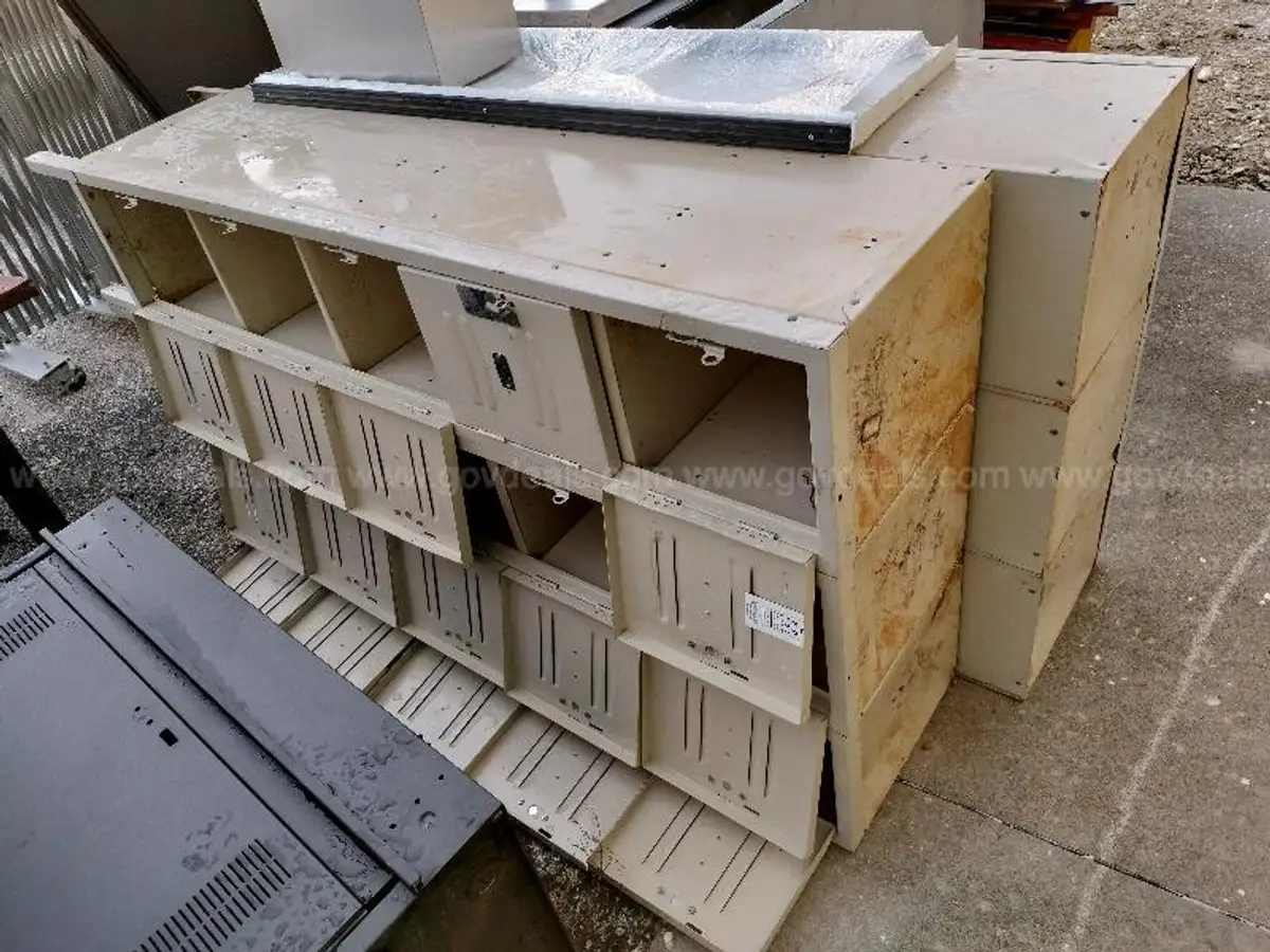 Used Republic 15 Cubby Storage Locker | AllSurplus