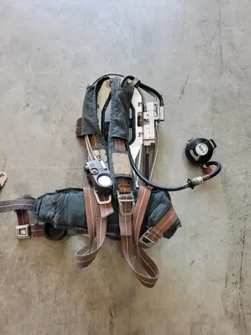 12 Scott 4.5 SCBA Harnesses | GovDeals