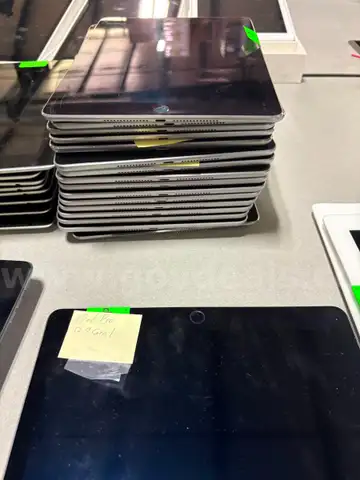 Apple iPads and MacBooks | AllSurplus