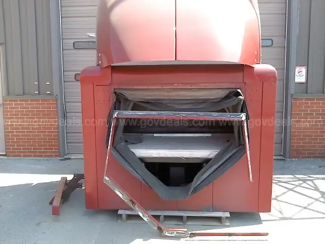 Semi-truck sleeper cab - Able Body | GovDeals