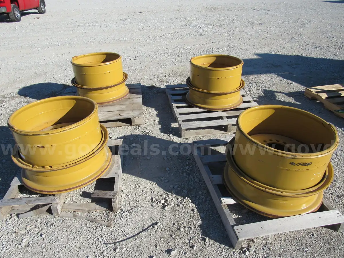 Set of 4 Cat 930M Loader Rims | GovDeals