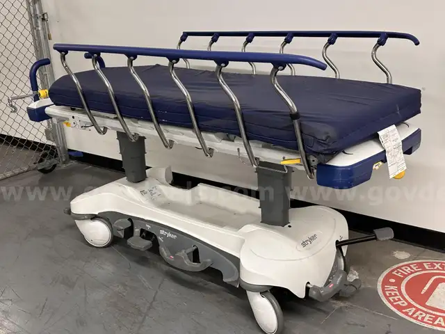 STRYKER 1105 PRIME SERIES STRETCHER, SN#1608038827. | GovDeals