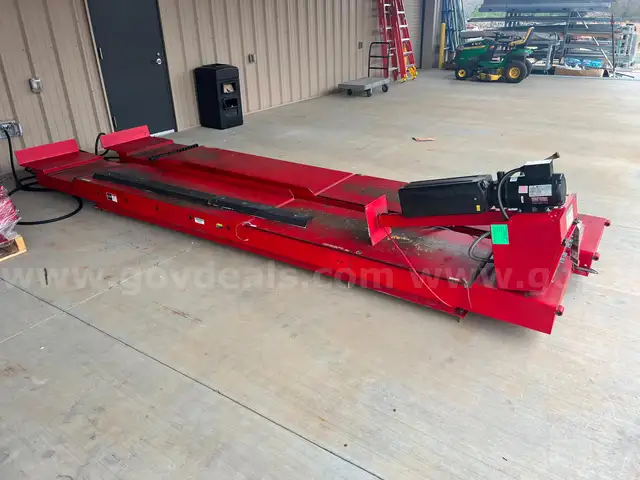 Hunter Model RX car lift | GovDeals