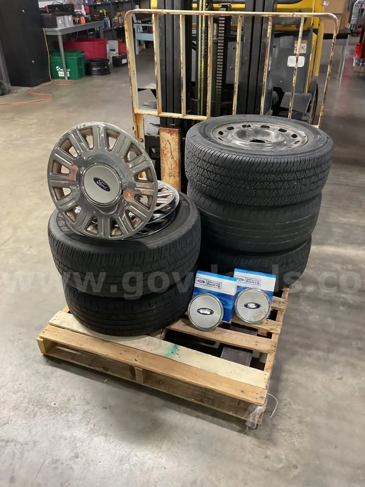 Crown vic rims / tires | AllSurplus