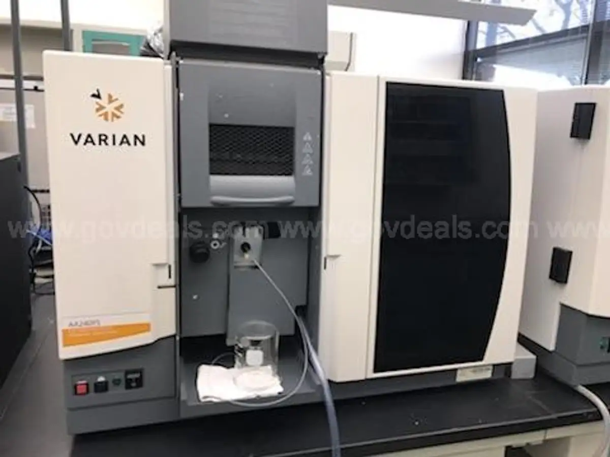 Varian Flame Sequential Atomic Absorption Spectrometer (asset no. MM-20 ...