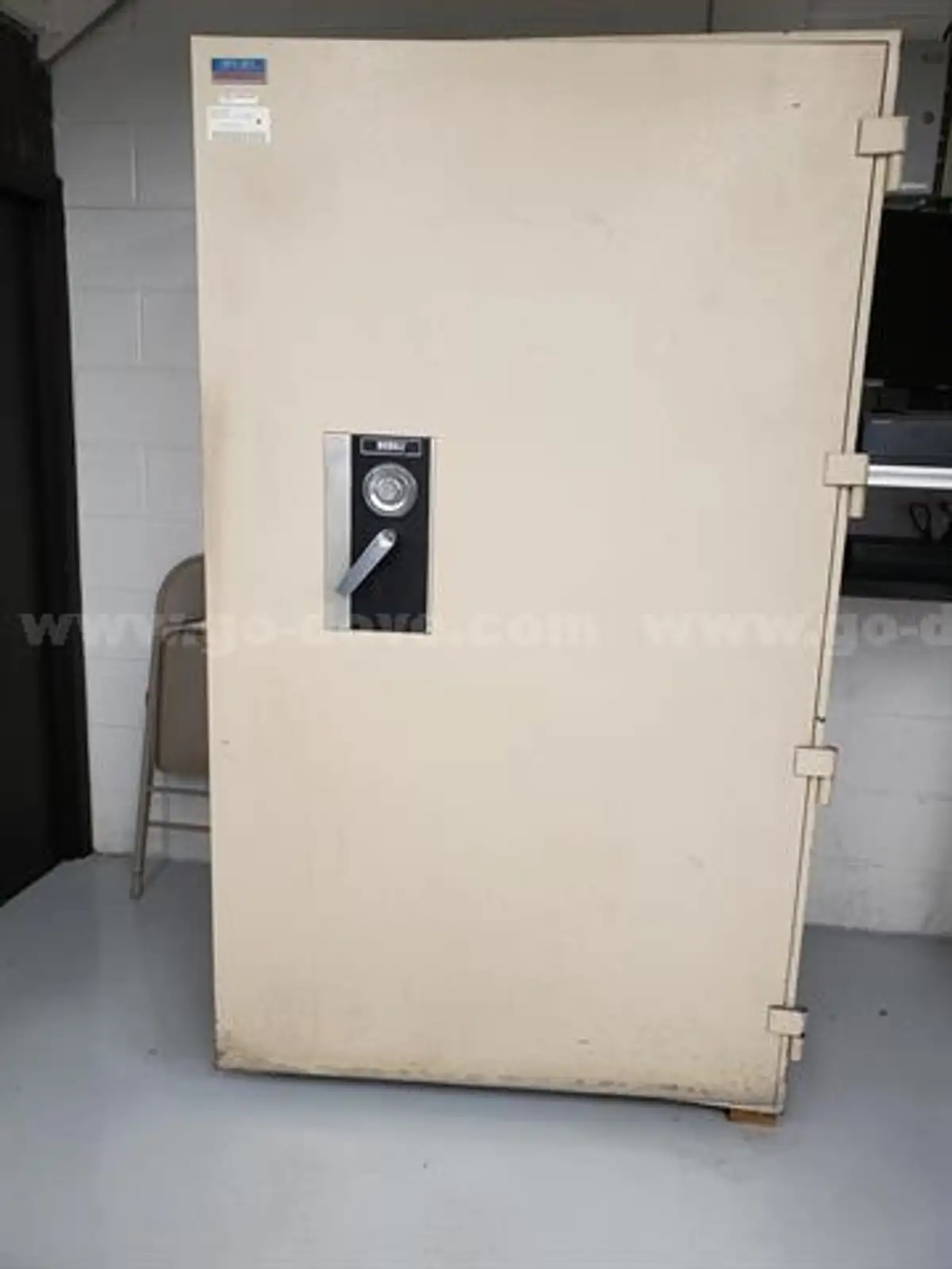 Diebold Data Safe | AllSurplus