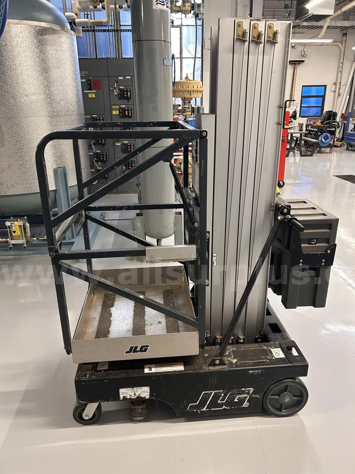 JLG 19AMI 350lb Lift Capacity Single Man Lift | AllSurplus