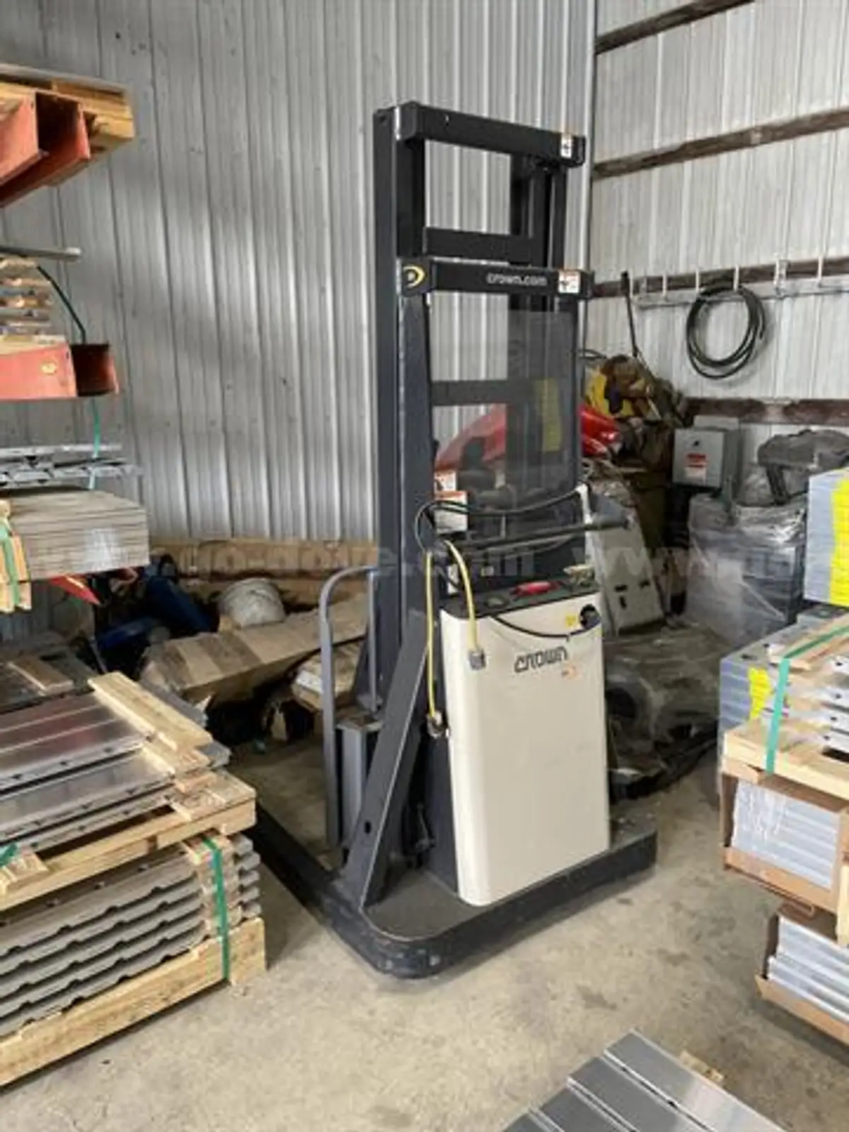 Crown 20BT Stacker - Die Cart | AllSurplus