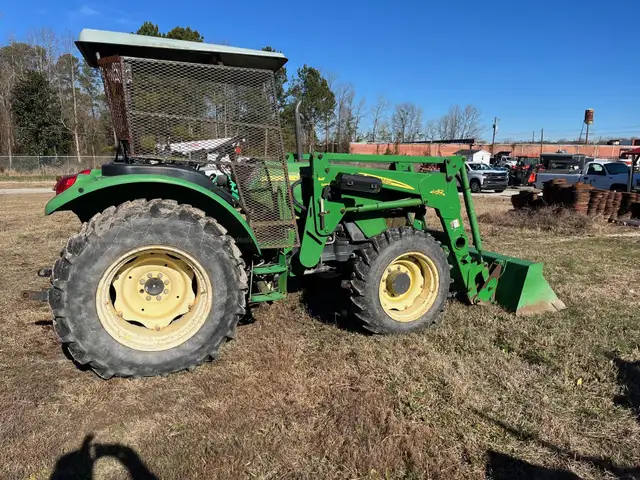 John Deere 5325 MFWD 4x4 Tractor with bucket | AllSurplus