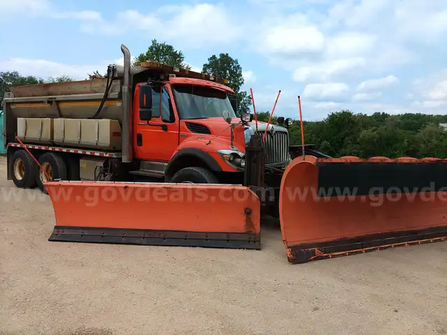 2009 International WorkStar 7500 Truck w/12-foot Funnel Plow, 10-Foot ...