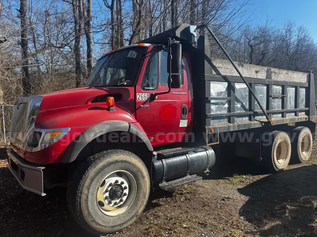2005 International 7600 Tandem Dump Truck Unit# 2660 | AllSurplus