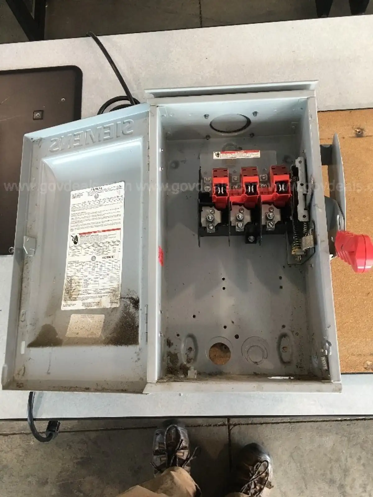 Electrical Disconnect Switch | GovDeals