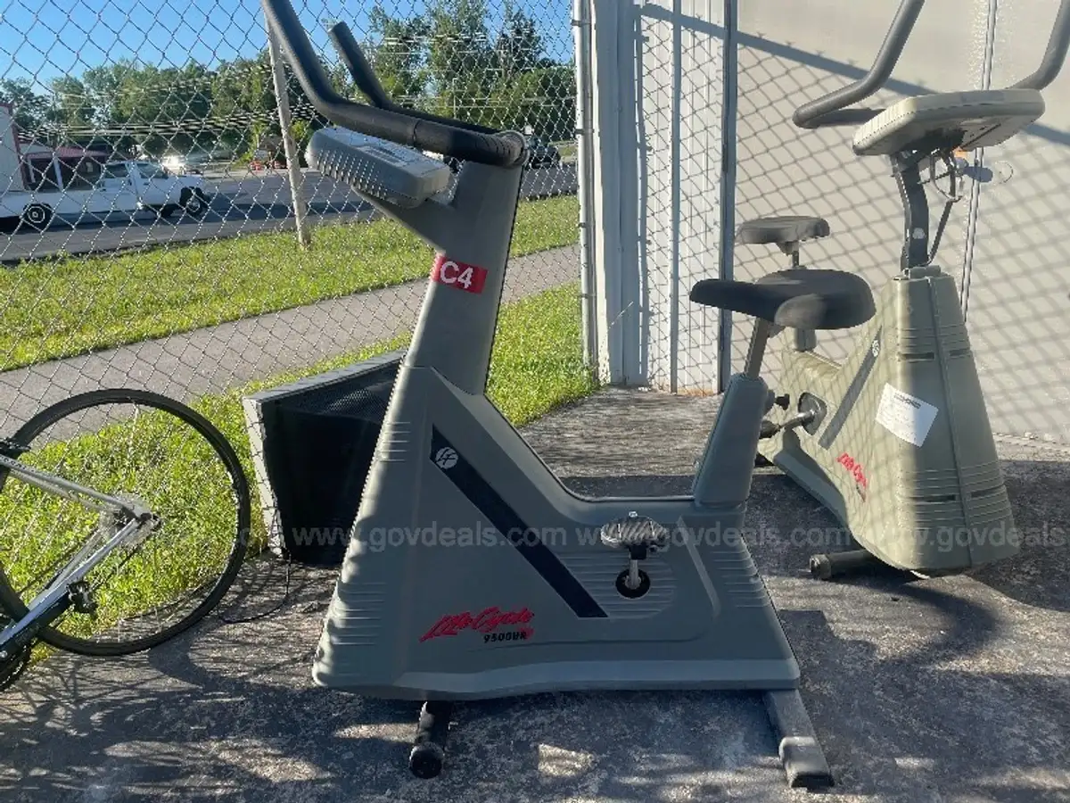 Life Cycle 9500HR Upright Stationary Exercise Bike | AllSurplus