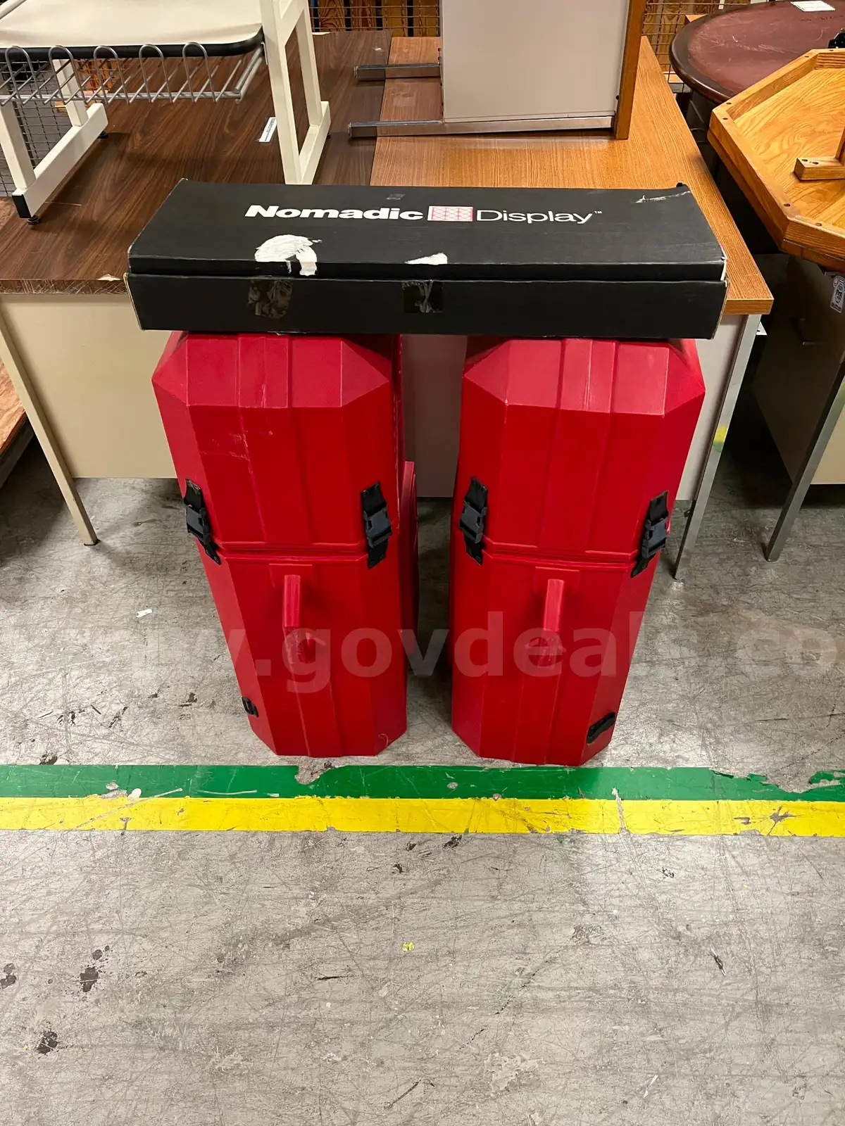 Nomadic Instand Pop Up Display with Light Set | AllSurplus