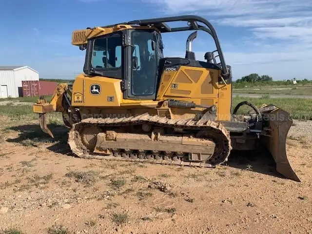 2015 JOHN DEERE 700KX CRAWLER DOZER WITH VAIL RIPPER | AllSurplus