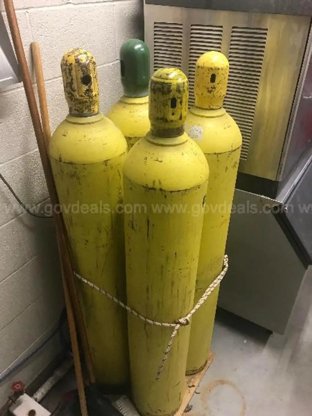 LOT of 4 Breathing Air 6000 PSI Cascade Cylinders Steel | AllSurplus