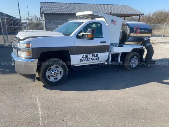 2016 Chevrolet Silverado 2500HD Sweeper truck | AllSurplus