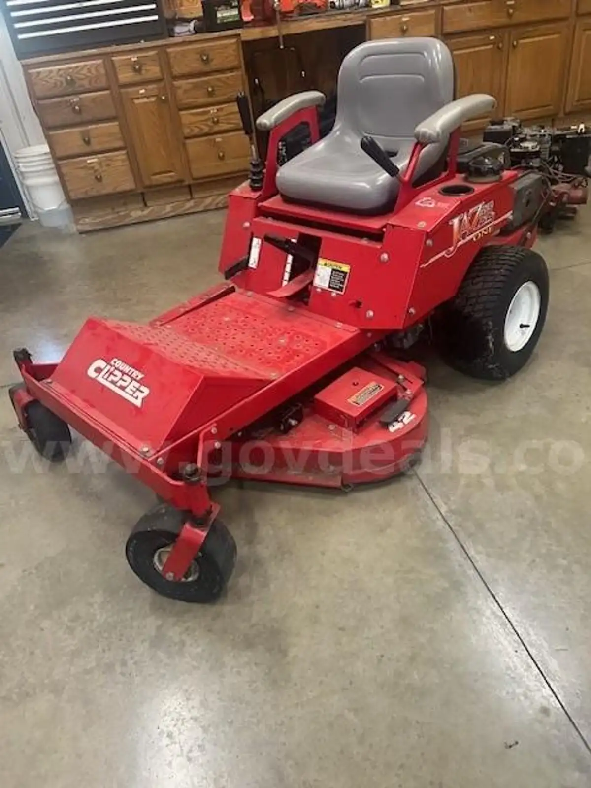 2005 Country Clipper Jazee mower | GovDeals