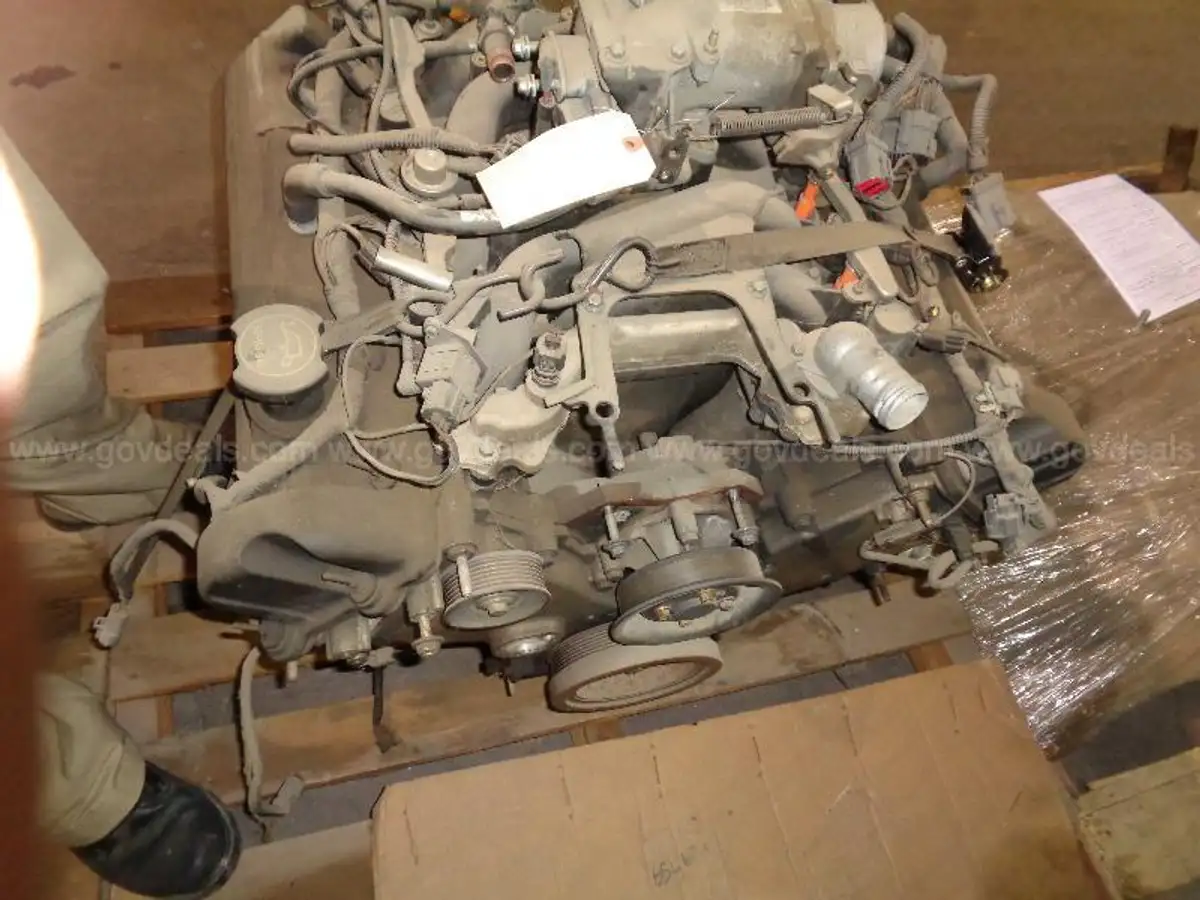 (1) 2003 Ford Crown Victoria ENGINE ONLY 4.6L 130K miles on the engine ...