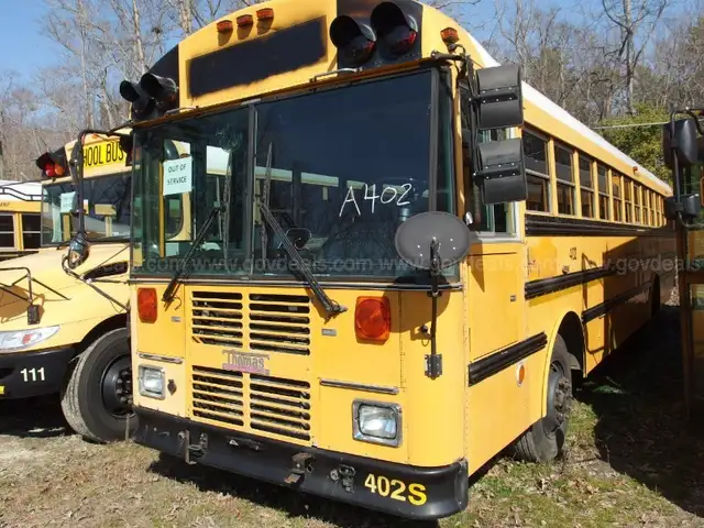 2002 Thomas Saf-T-Liner MVP EF | GovDeals