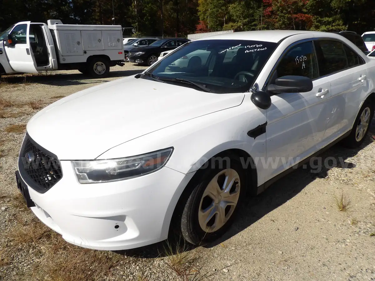2015 Ford Taurus PI AWD | GovDeals
