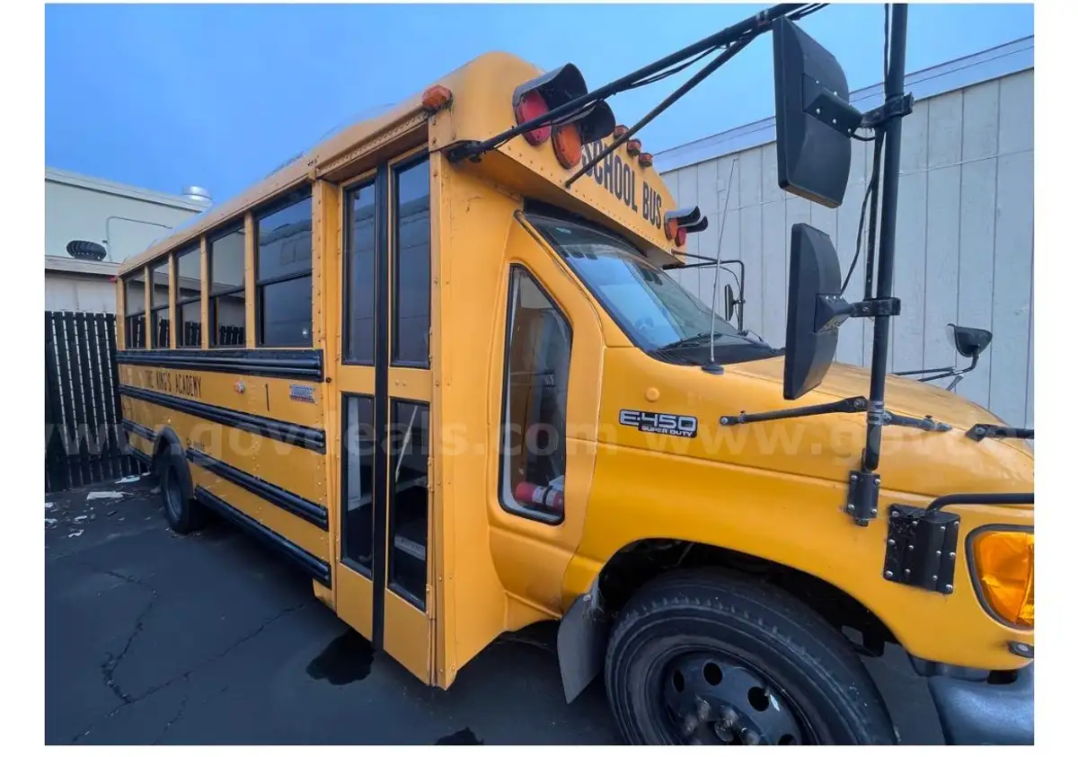 2005 Ford Econoline Bus | AllSurplus
