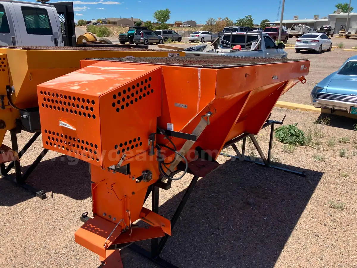 Henderson Spreader HPSLx8xMILDxBRIGGS Spreader | AllSurplus
