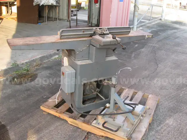 Wood Jointer | AllSurplus